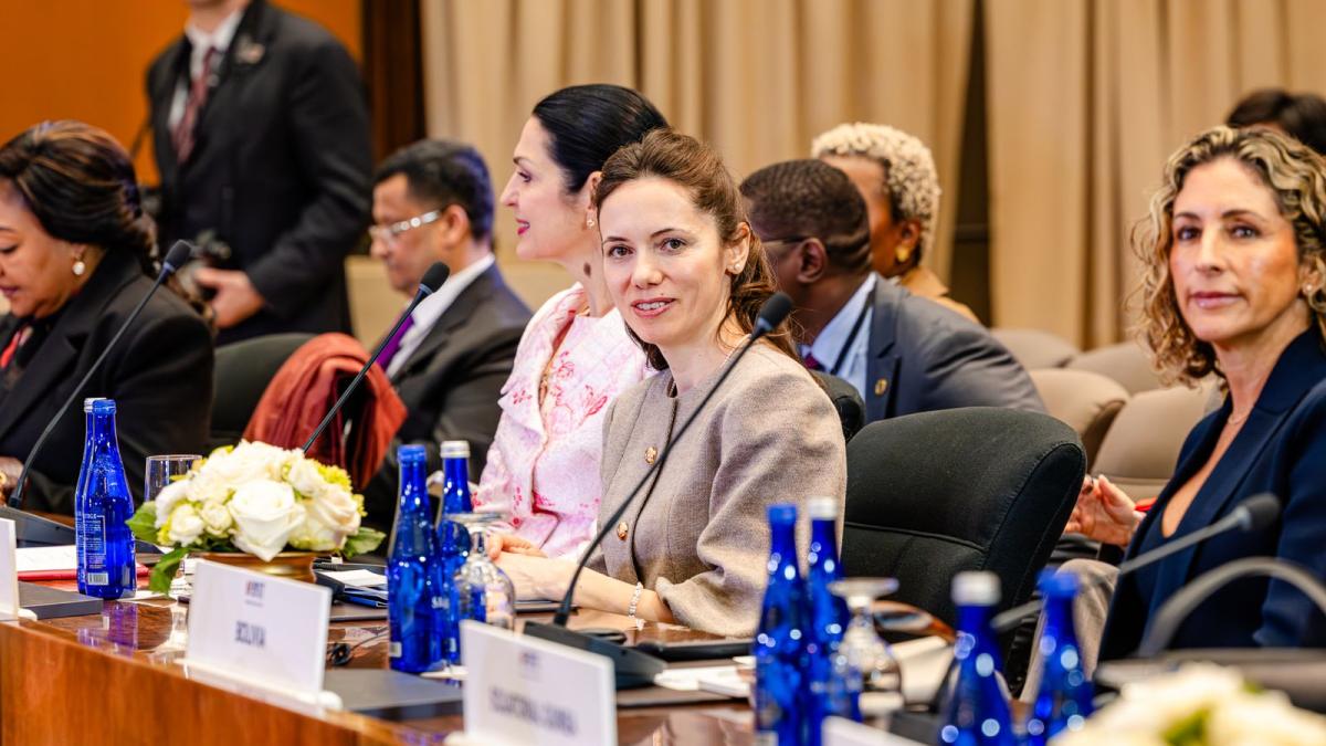 Mirabela Grădinaru, discurs la Washington. Va colabora cu Melania Trump ...